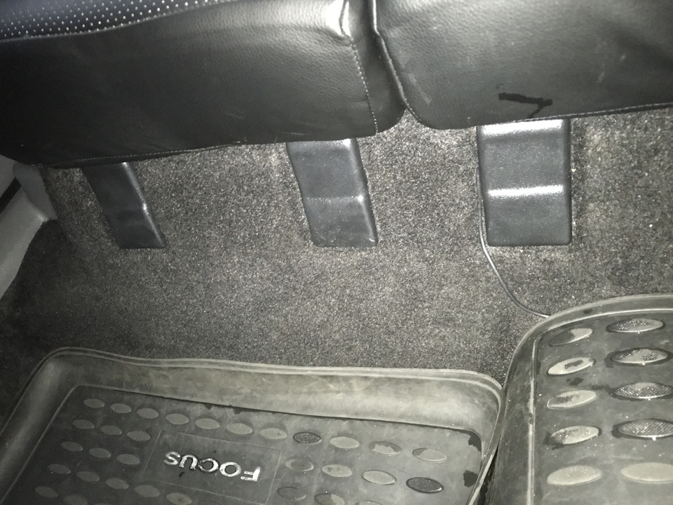 Накладки на передние крепления передних сидений, и на задний диван ...