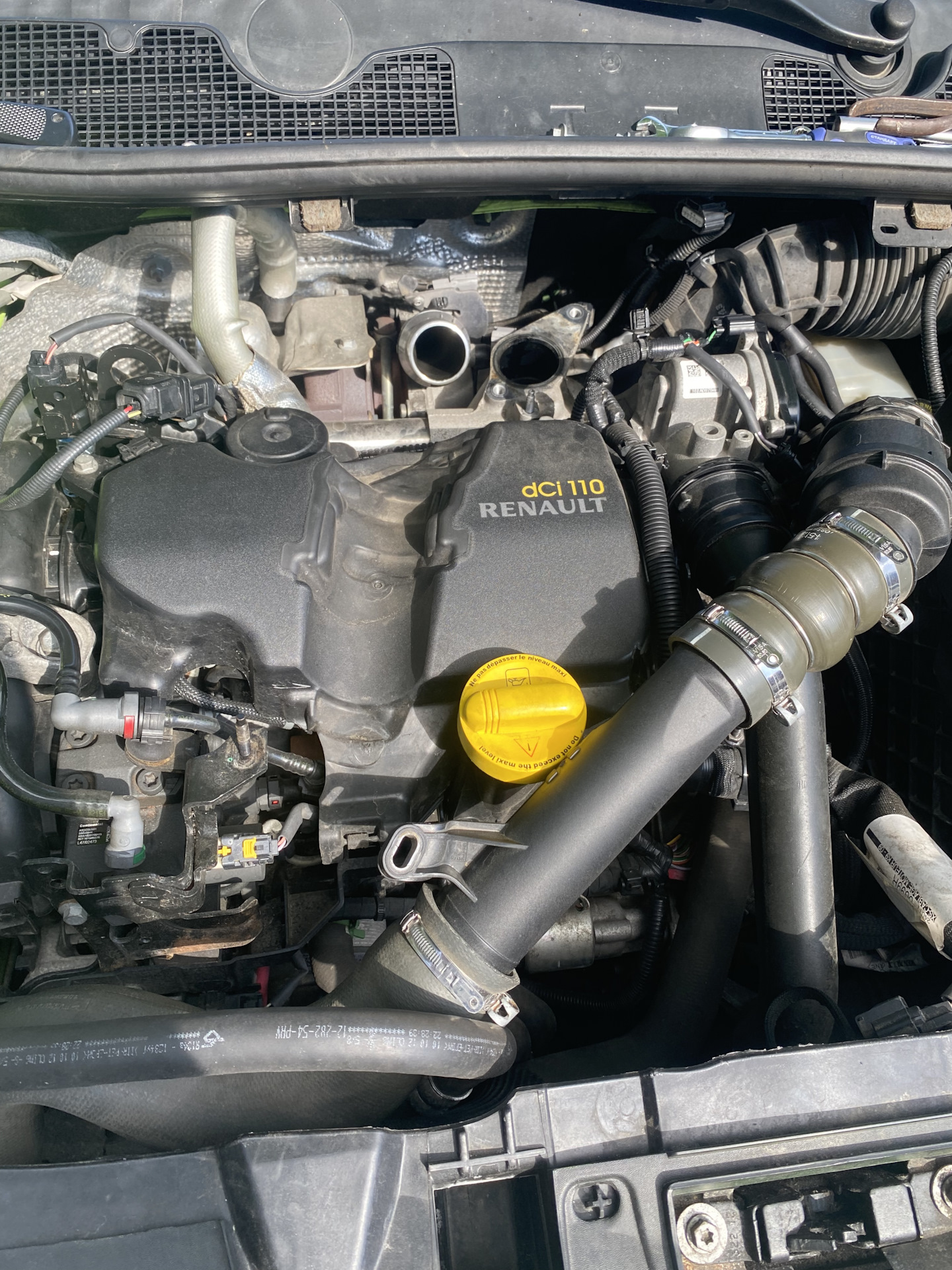 P1453. Между первой и второй… — Renault Megane III, 1,5 л, 2012 года ...