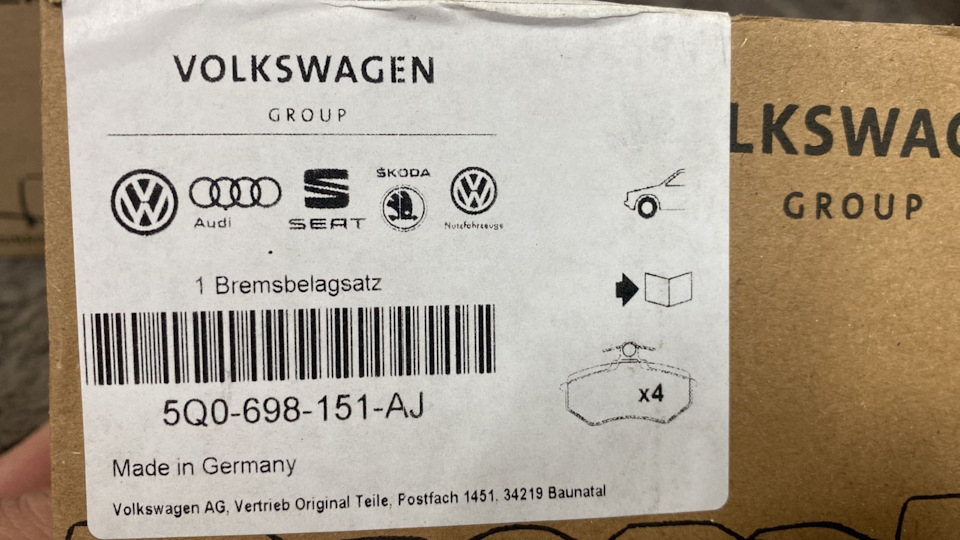 5Q0698151AJ комплект тормозных колодок с индик. износа для дисковых ...