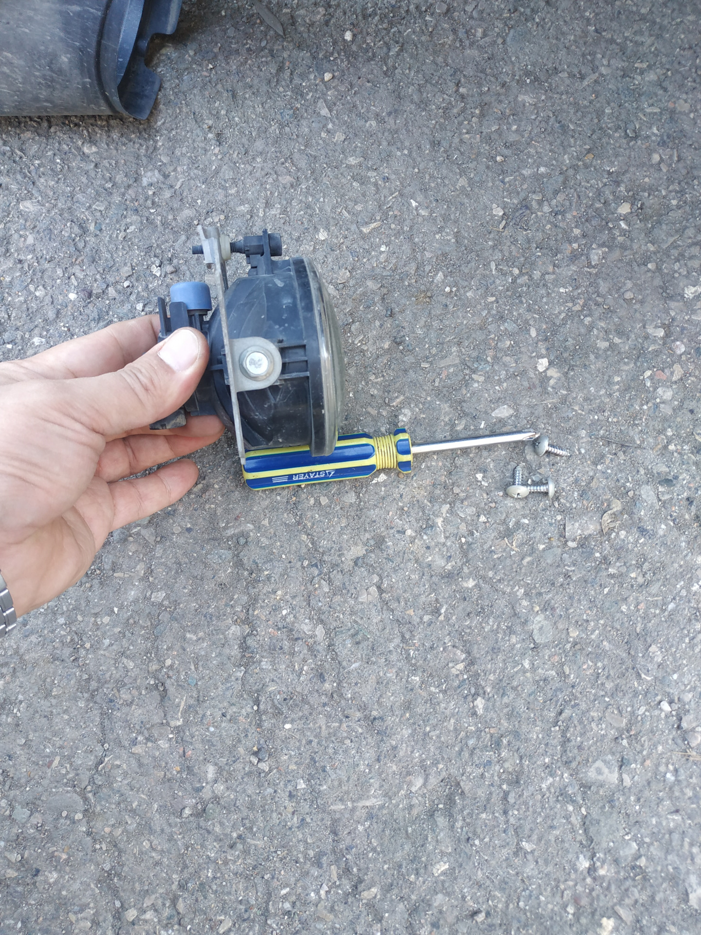 Лампочка в туманку H11 вместо H16 — Mitsubishi Outlander (3G), 2,4 л ...