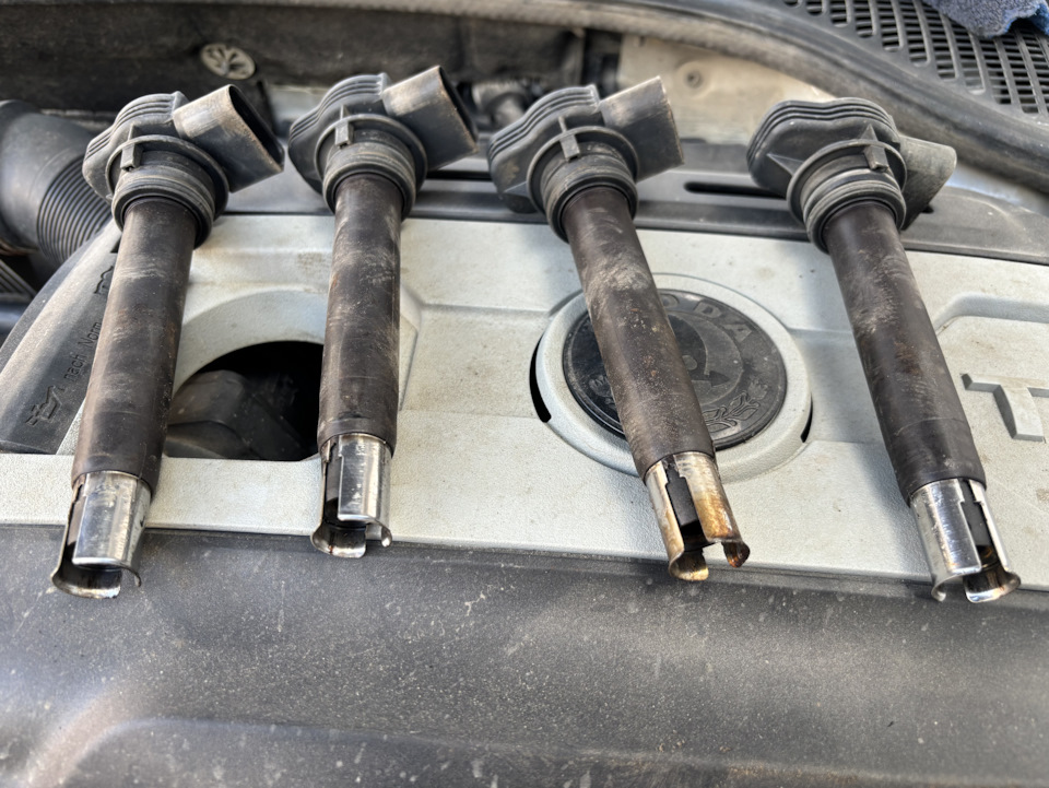 Замена свечей + катушки Красные 😀 — Skoda Octavia A5 Mk2, 1,8 л, 2012 ...