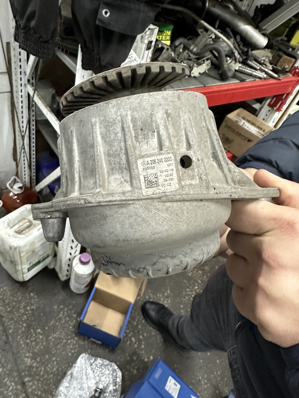 A2052400200 Опора двигателя Mercedes | Запчасти на DRIVE2