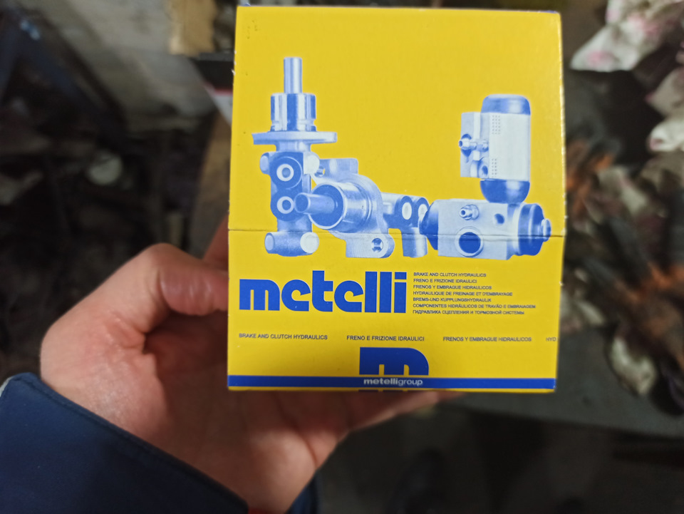 Замена тормозной и заднего тормозного цилиндра — Lada Ларгус, 1,6 л ...