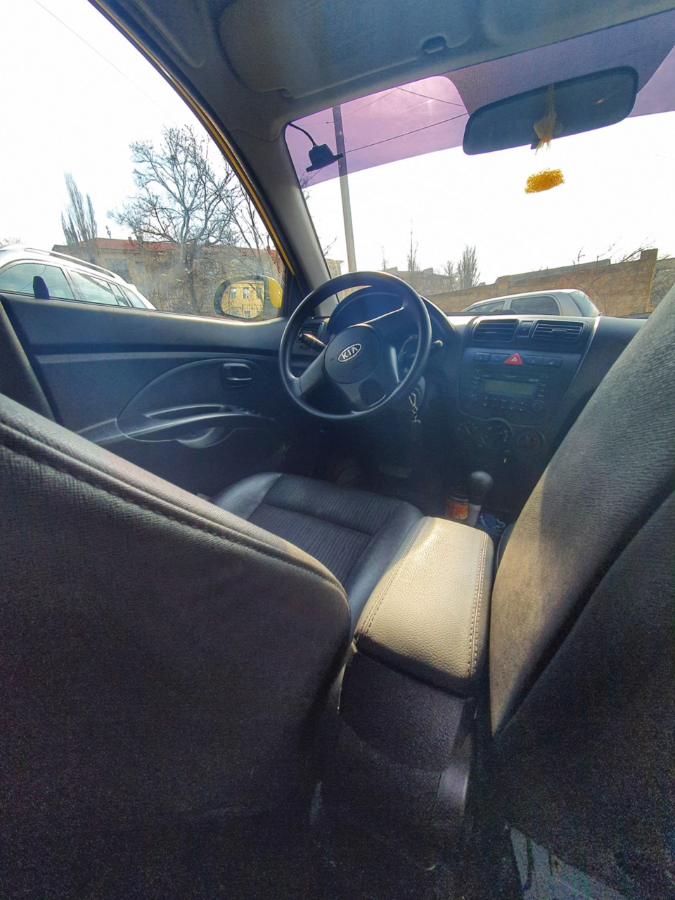 Подлокотник — KIA Picanto (1G), 1,1 л, 2010 года | аксессуары | DRIVE2