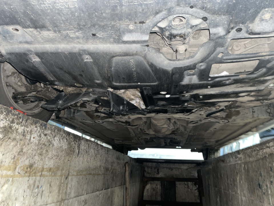 Замена защиты двигателя — Toyota Prius (30), 1,8 л, 2009 года | своими ...