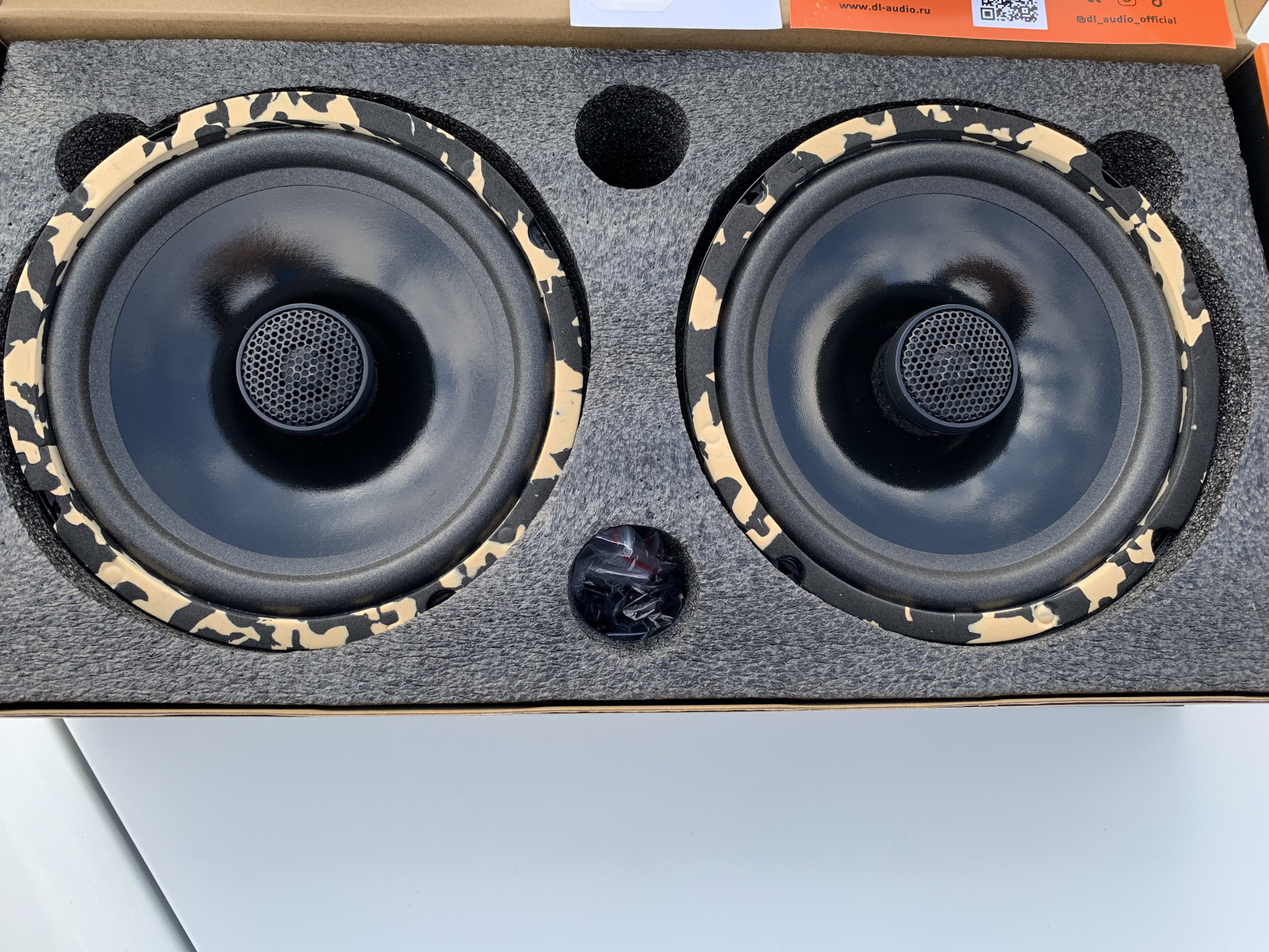 Замена в задних дверях штатных динамиков на новые коаксиальные динамики от DL audio PYTHON 165 ...