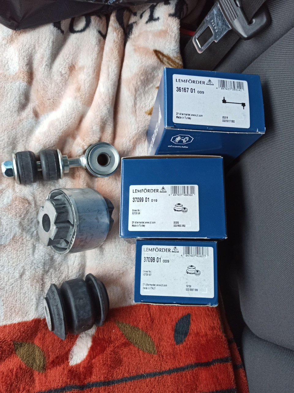 3709801 Сайлентблок рычага подвески LEMFORDER | Запчасти на DRIVE2