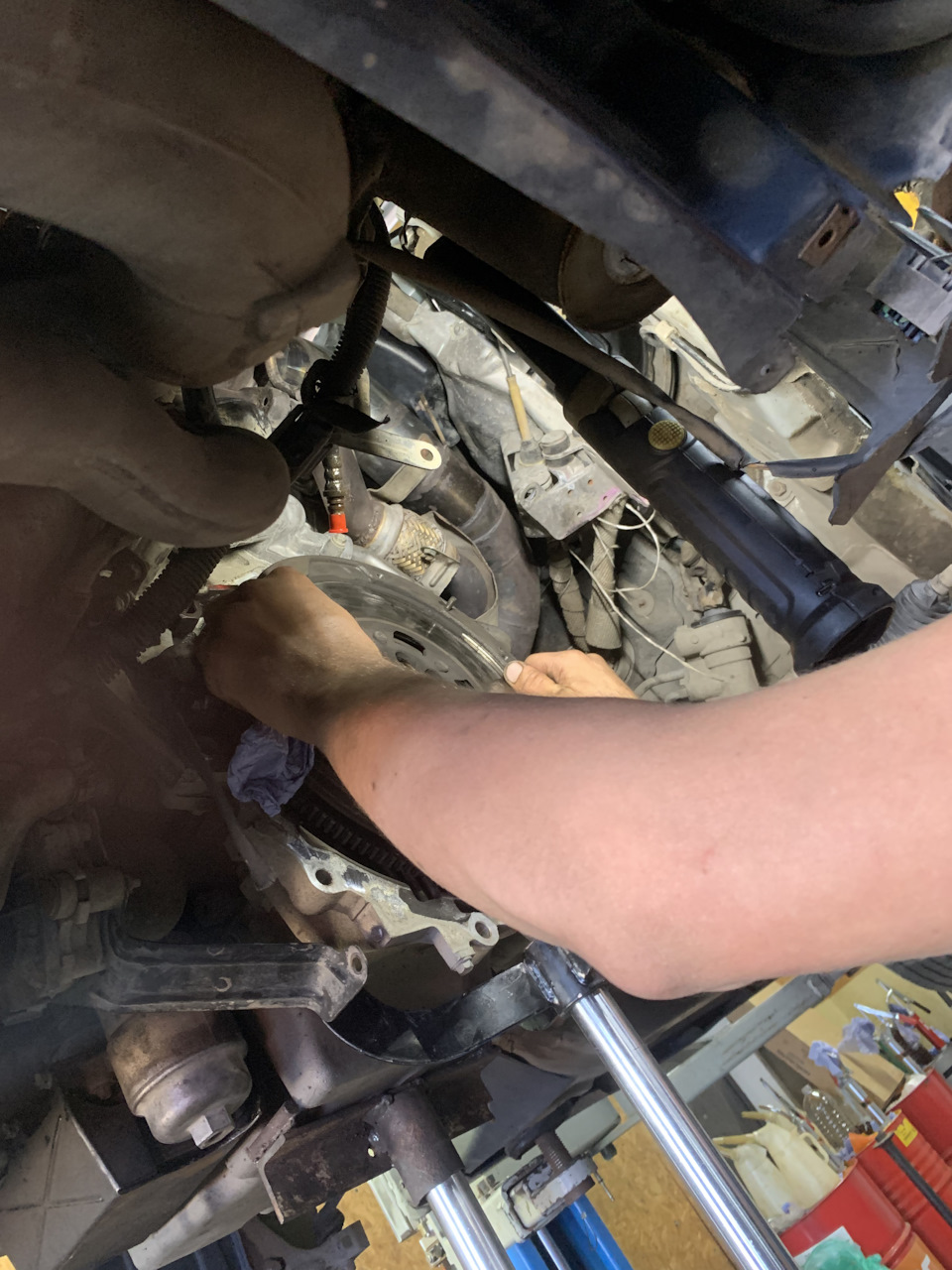 29. Замена сцепления. Бензонасос на своём месте. — Saab 9-3 (2G), 2,8 л ...