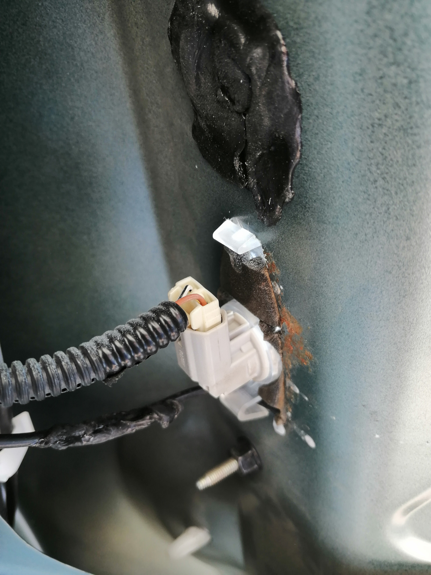 Ржавчина на задней крышке багажника — Toyota Camry (XV40), 2,4 л, 2006 ...