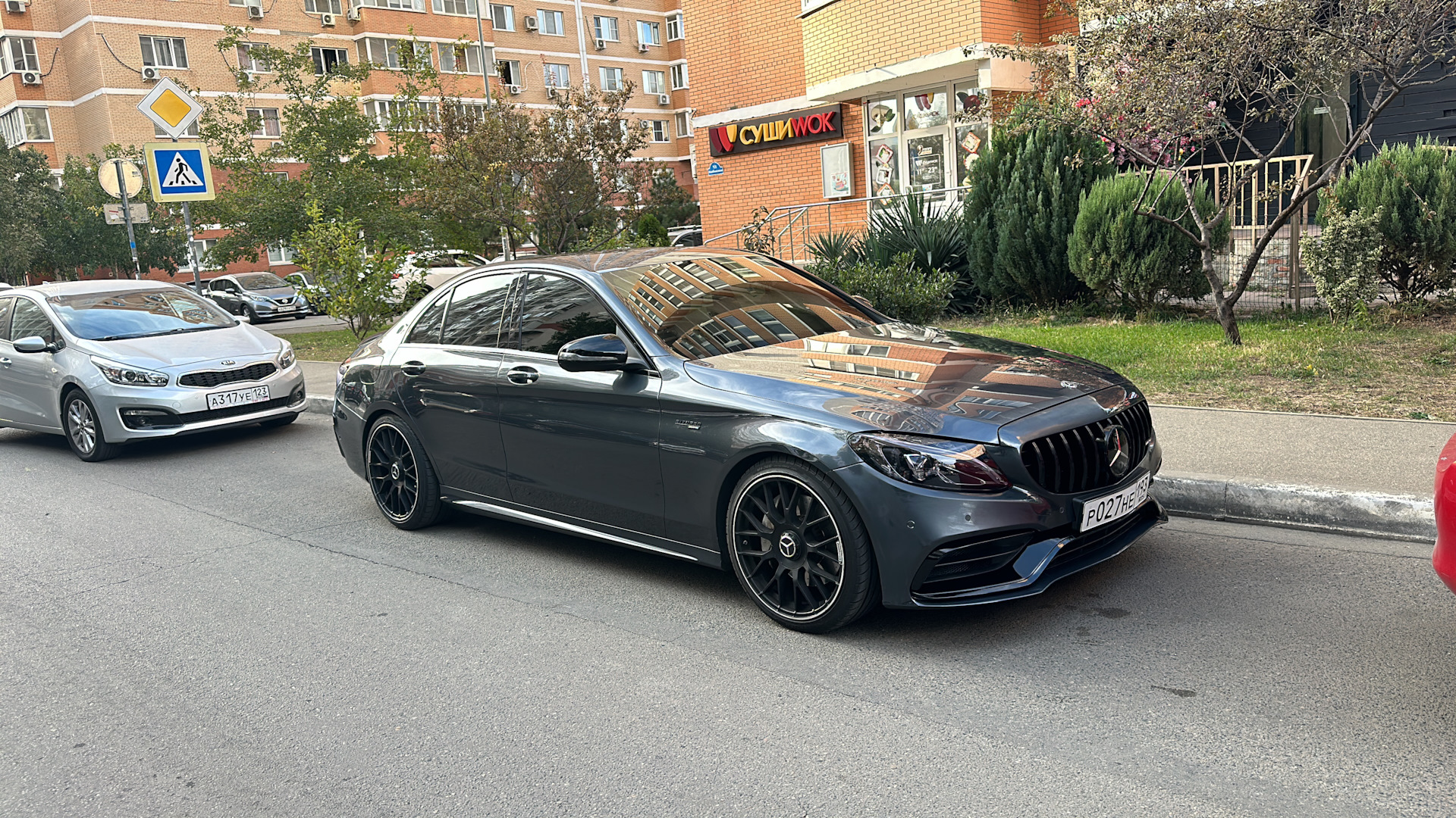 Замена переднего бампера и диффузора — Mercedes-Benz C-Class (W205), 1,6 л, 2015 года ...