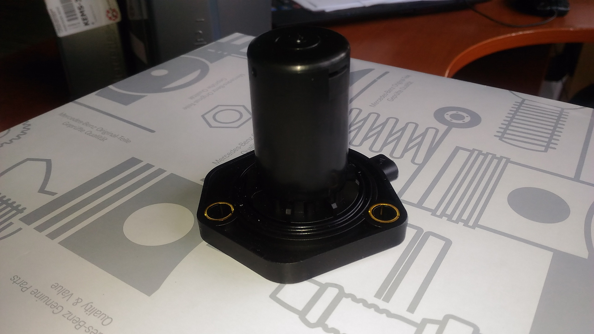 Течь датчика уровня масла — Mercedes-Benz A-Class (W176), 1,6 л, 2013 ...