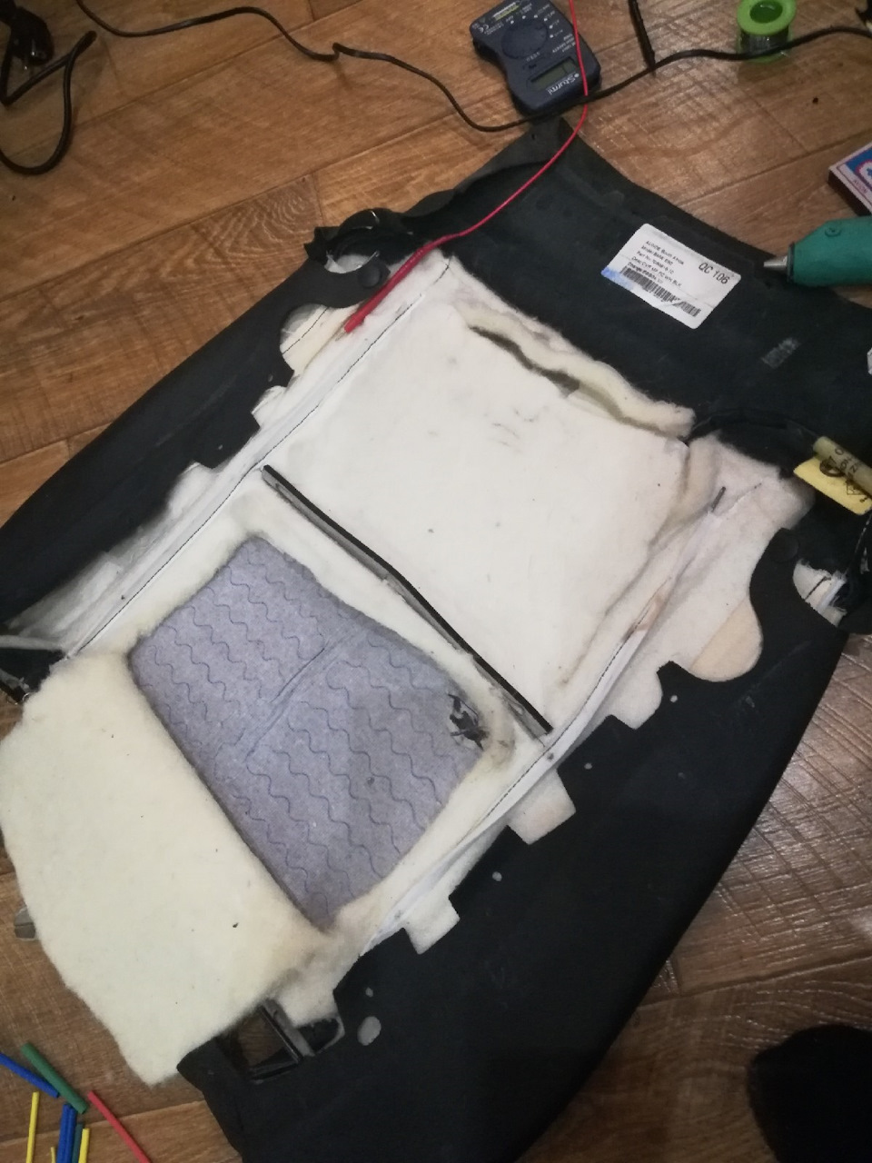 Замена исполнительного механизма замка лючка бензобака — Porsche ...