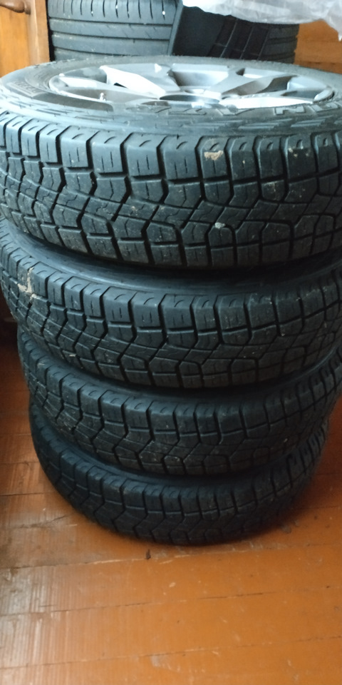Шины летние Pirelli 185/75 R16, литые диски Айфри 6Jx16 ET40 5x139,7 на ...