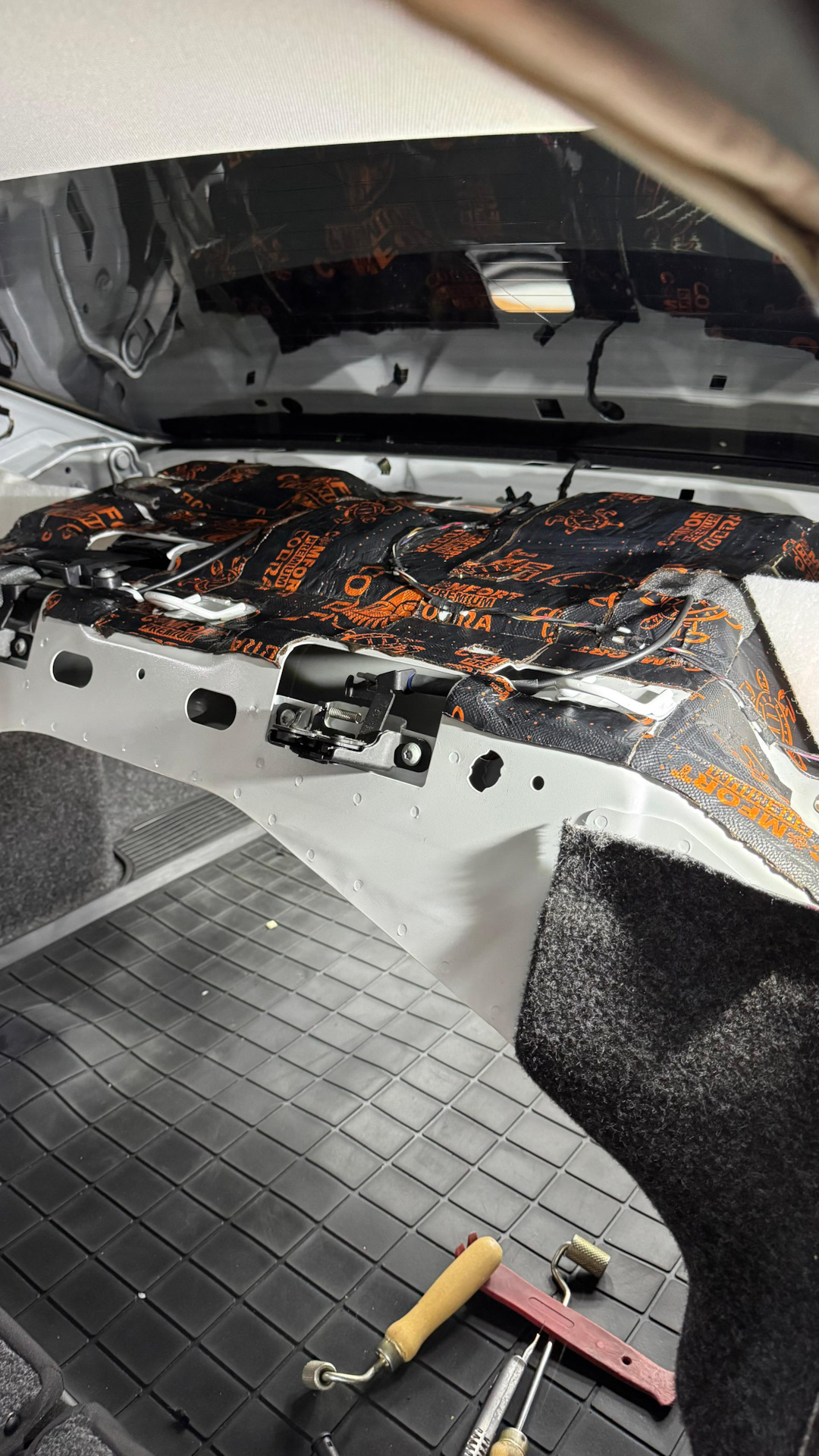 #10. Шумоизоляция двери, полка, багажник, пластик. JETTA VII (7) — Volkswagen Jetta VII, 1,4 л ...