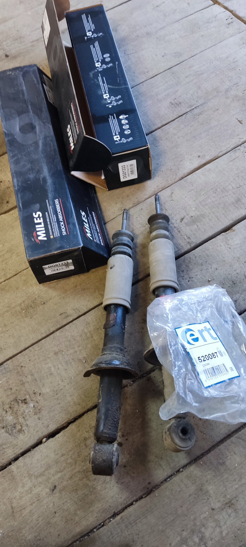 DG01333 Амортизатор газовый задний (MITSUBISHI ASX 10-) MILES ...