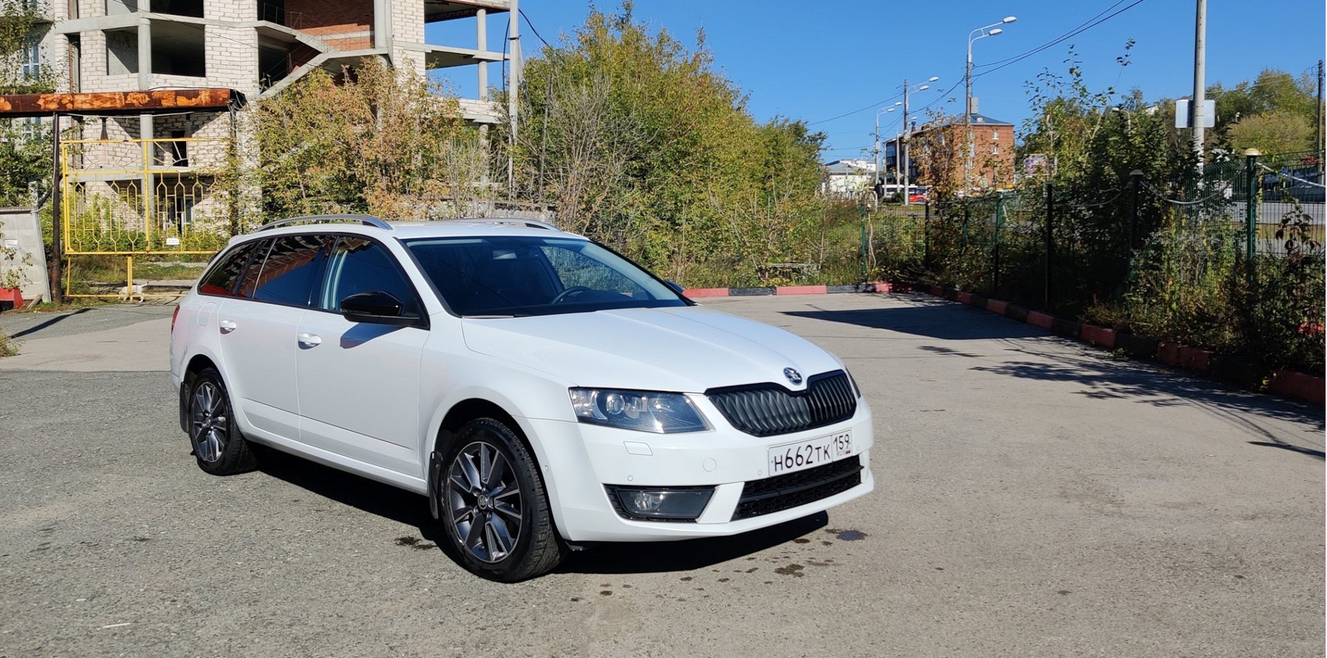 8. Черная решетка радиатора. Накладки на задние стекло. — Skoda Octavia Combi A7 Mk3, 1,8 л ...