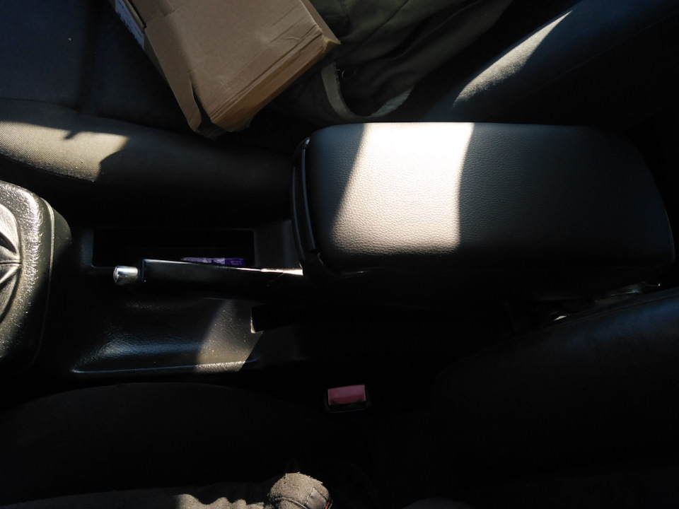 Подлокотник от а4 б6 — Audi A4 (B5), 1,8 л, 1995 года | аксессуары | DRIVE2