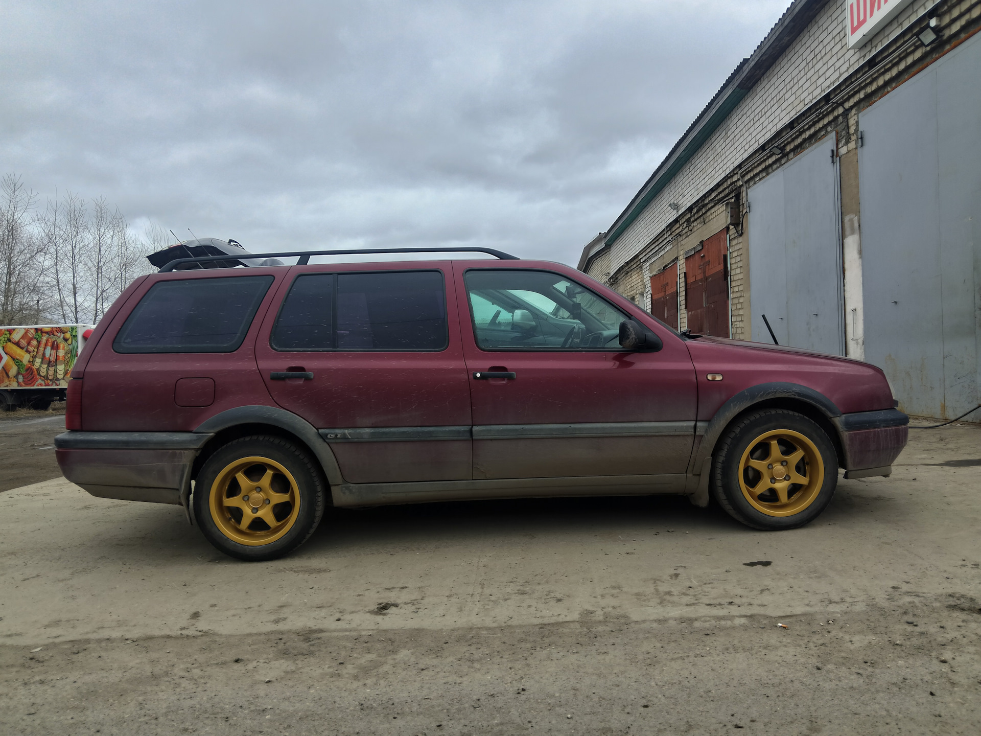 На золоте. — Volkswagen Golf Variant (Mk3), 1,9 л, 1996 года ...