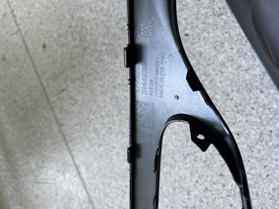 31449268 Вставка заднего бампера r- design Volvo | Запчасти на DRIVE2