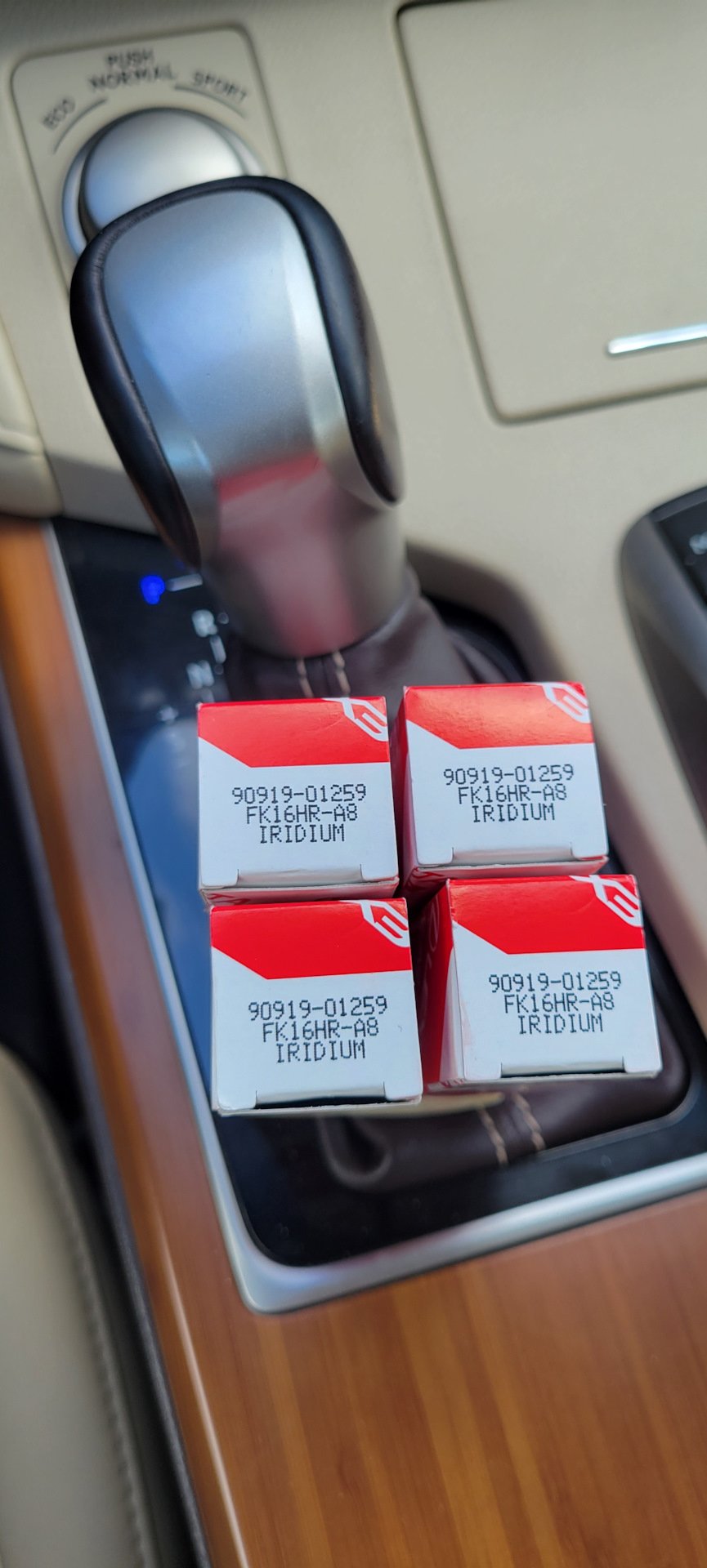 Замена свечей — Lexus ES 300h (XV60), 2,5 л, 2016 года | запчасти | DRIVE2