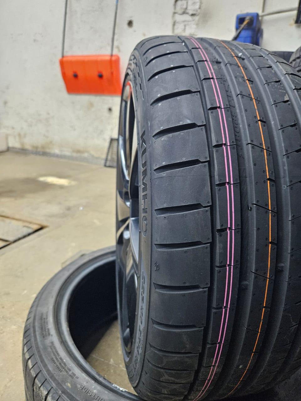 Kumho Ecsta Sport S PS72 225/40/18 на 8J Обувь на лето — Skoda Octavia A7 Mk3, 1,8 л, 2017 года ...