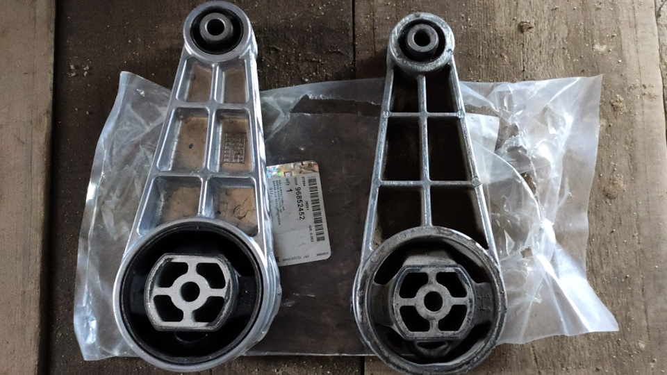 96852452 Опора двигателя CHEVROLET LACETTI зад. GM | Запчасти на DRIVE2