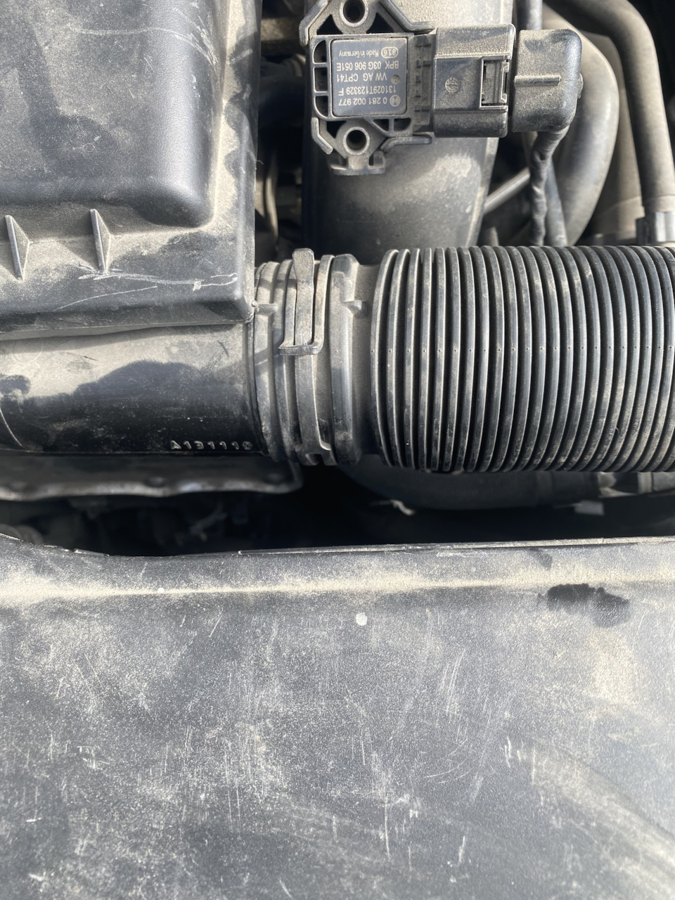 03G906051E Датчик давления воздуха во впускном коллекторе / AUDI, SEAT ...