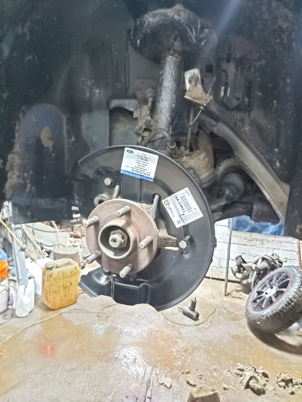 Тормозные диски и щитки — Ford Focus Hatchback III, 1,6 л, 2011 года ...