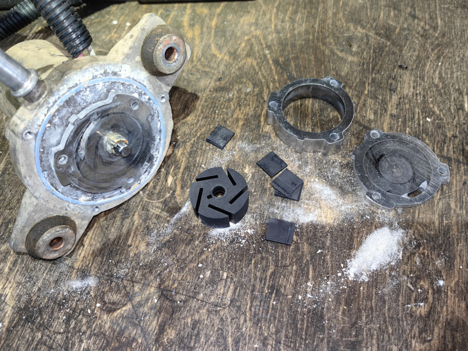 Подох вакуумный насос — Jeep Wrangler (JK), 3,6 л, 2012 года | своими ...