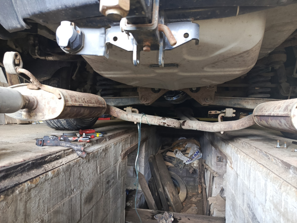Масло в заднем редукторе — Ford Explorer (5G), 3,5 л, 2013 года ...