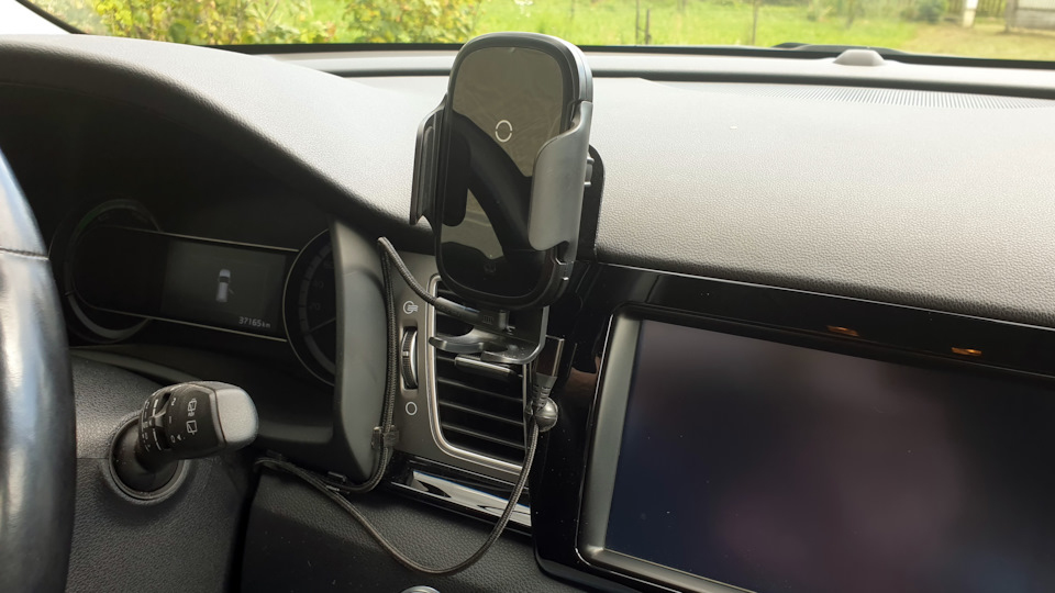 Крепление телефона с беспроводной зарядкой. — KIA Niro (1G), 1,6 л ...