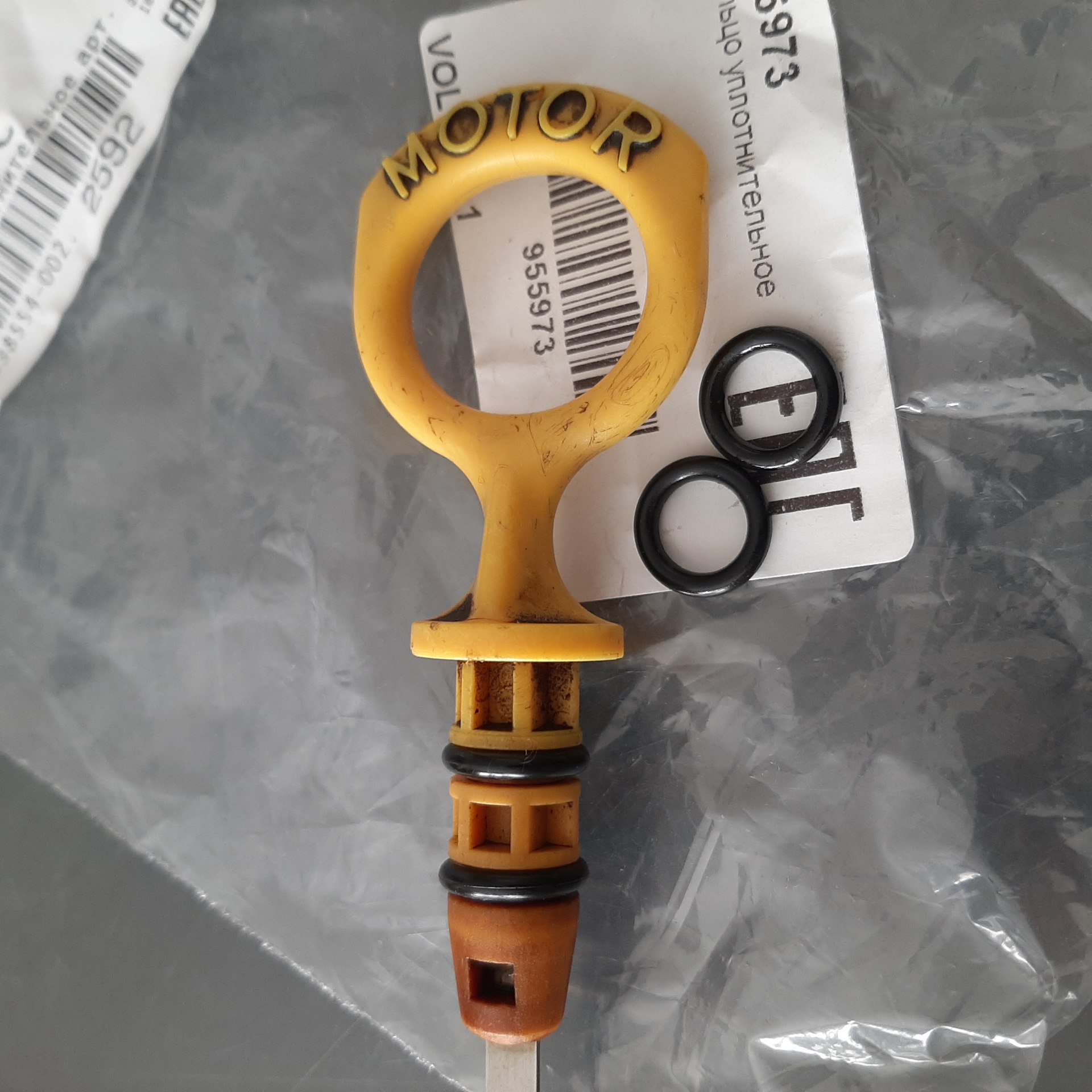 Замена уплотнительных колец щупа и крышки маслозаливной горловины ...