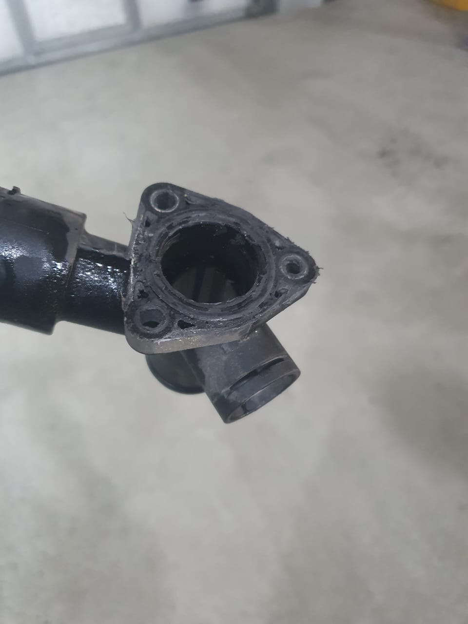 Замена прокладок корпуса термостата — Audi Q7 (1G), 3,6 л, 2006 года ...