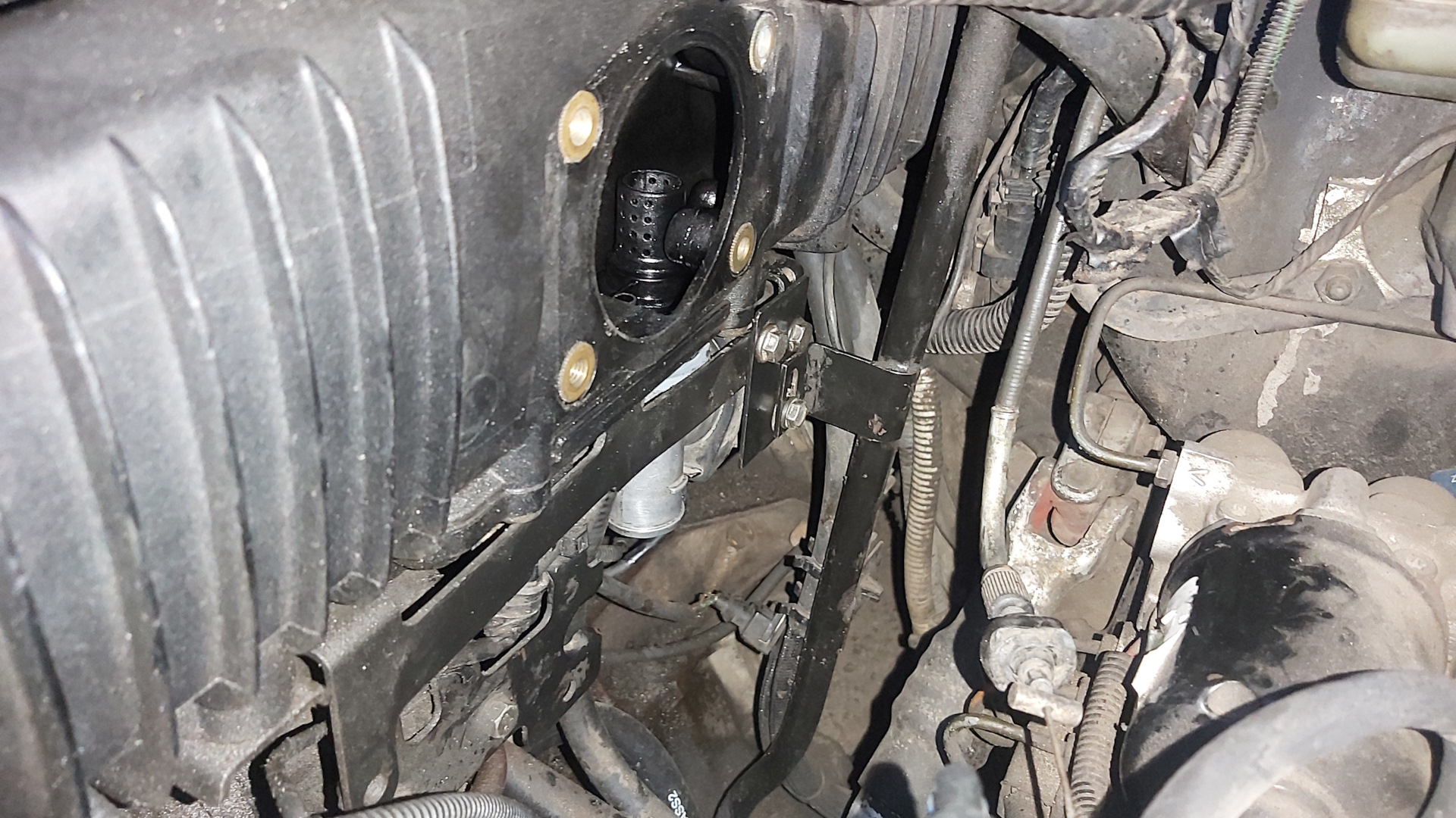 Патрубки розходоміра та КХХ — BMW 3 series (E36), 2,5 л, 1995 года ...