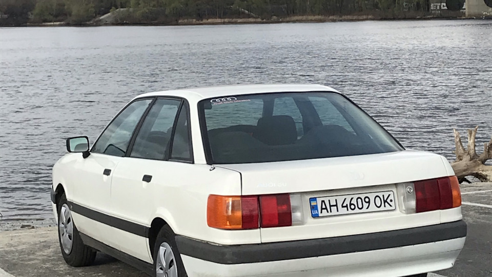 Загорается ближний свет при нажатии на стоп — Audi 80 B3 1 8 л 1989