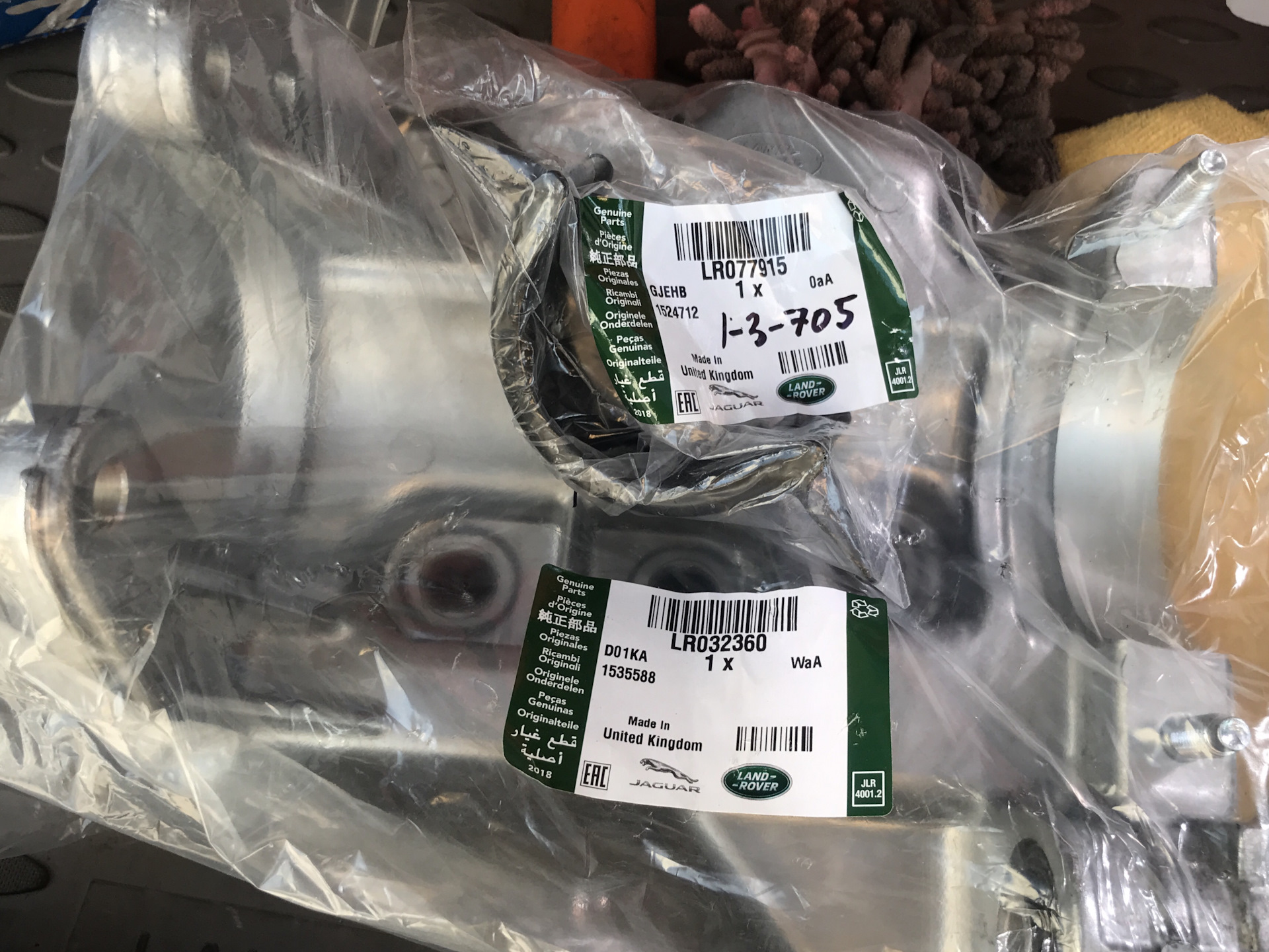 Замена кронштейна промежуточного привода — Land Rover Freelander 2 ...