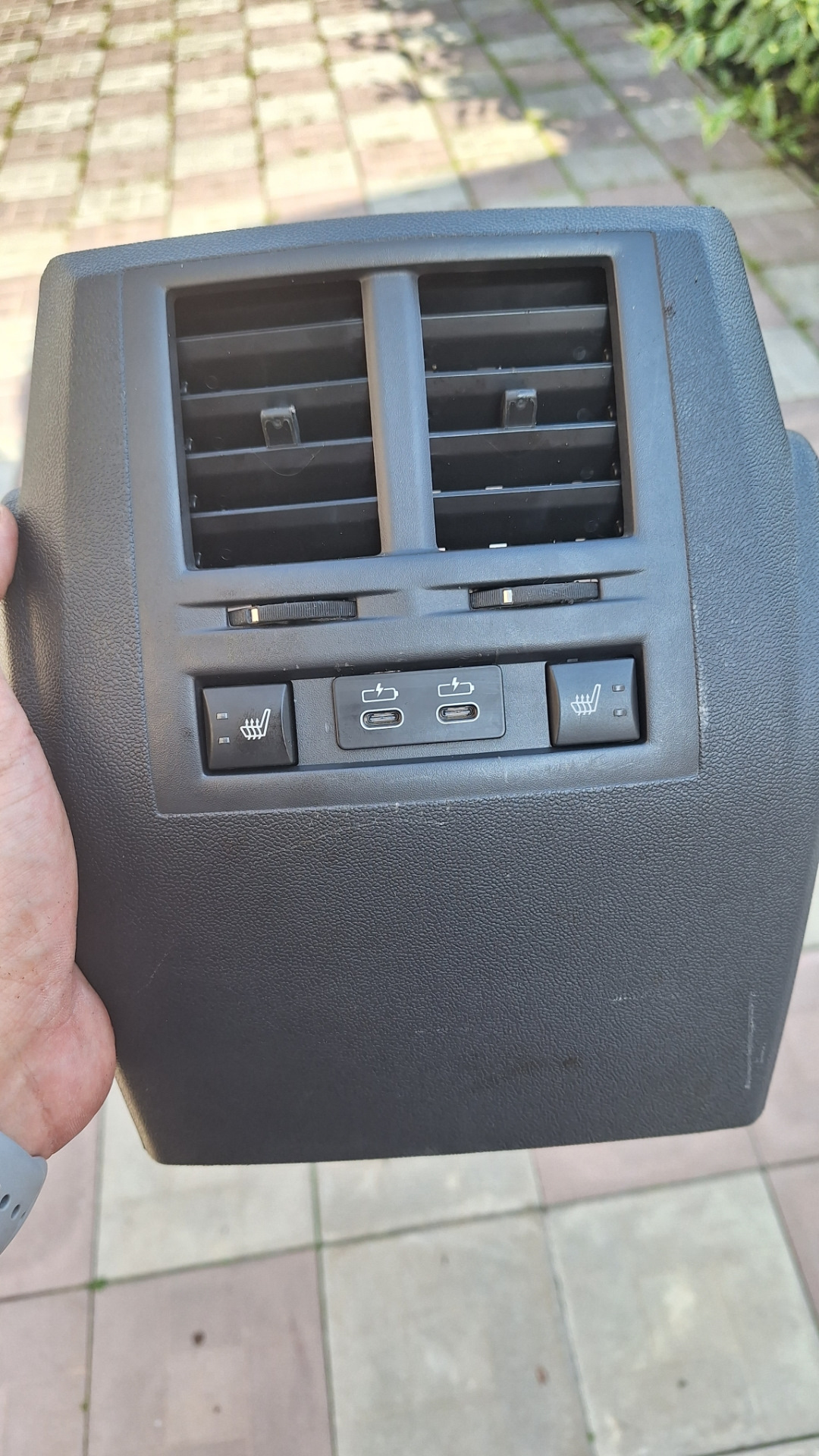 Установка блока зарядки usb-c от bmw g30 — Chrysler 300C SRT8 (1G), 6,1 ...