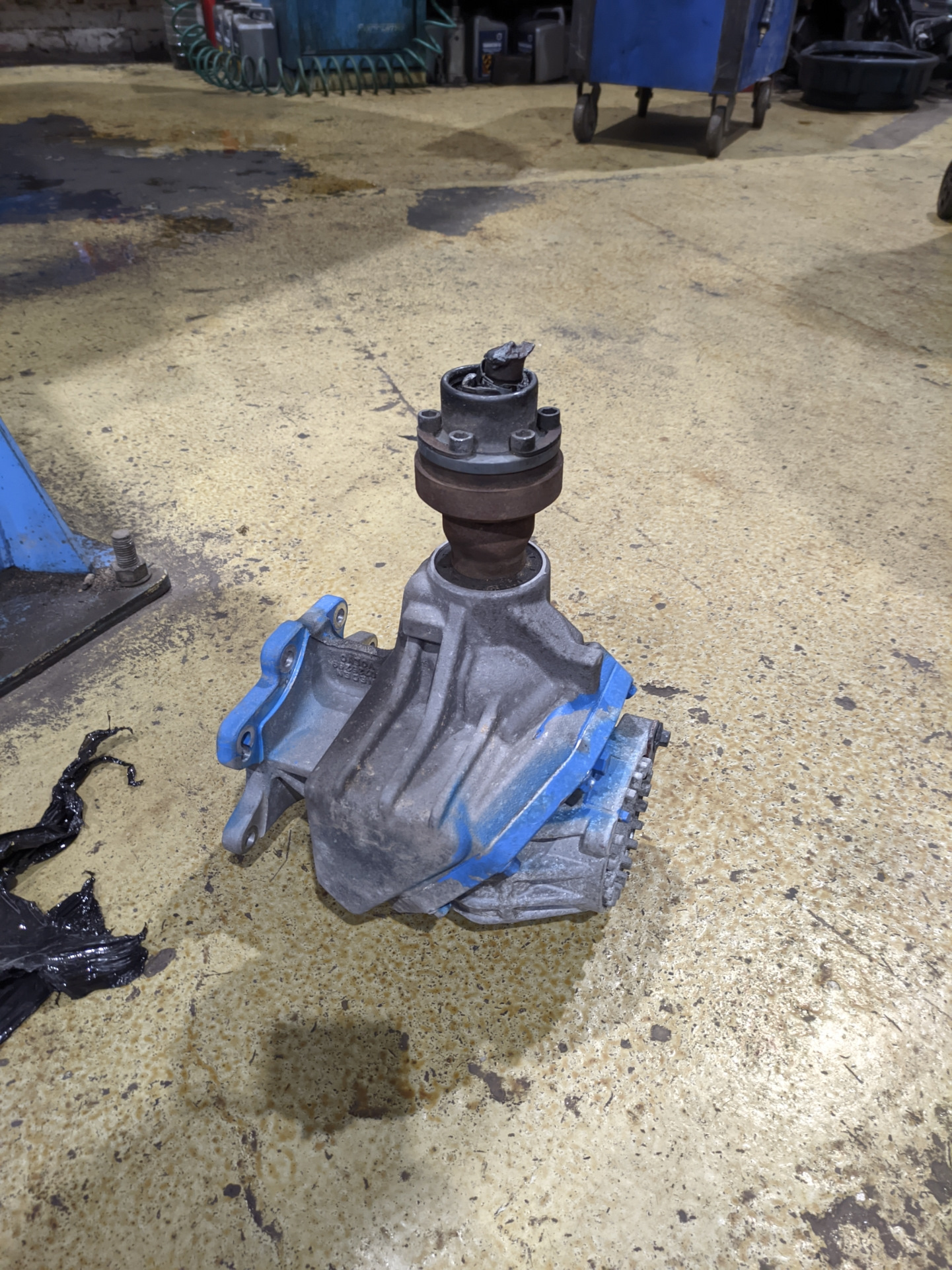 Замена угловой, втулки МКПП, задних амортизаторов и разочарование ...