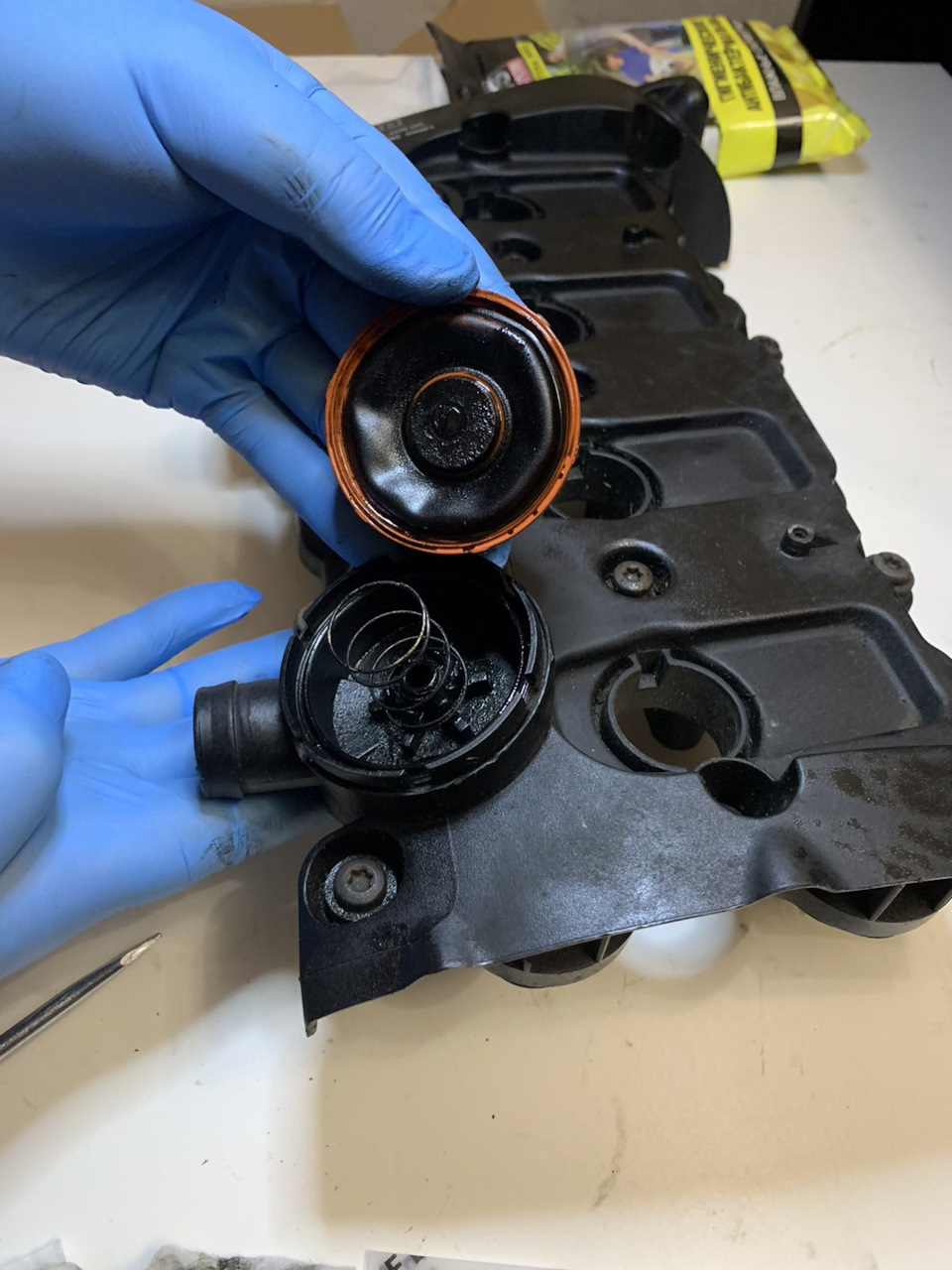 Замена мембраны КВКГ клапанной крышки VOLKSWAGEN 2.0FSI 06F103469D ...
