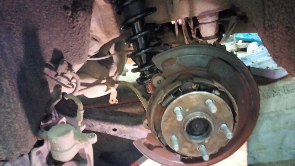 Перебрали заднюю подвеску — Toyota Avensis II, 1,8 л, 2006 года ...