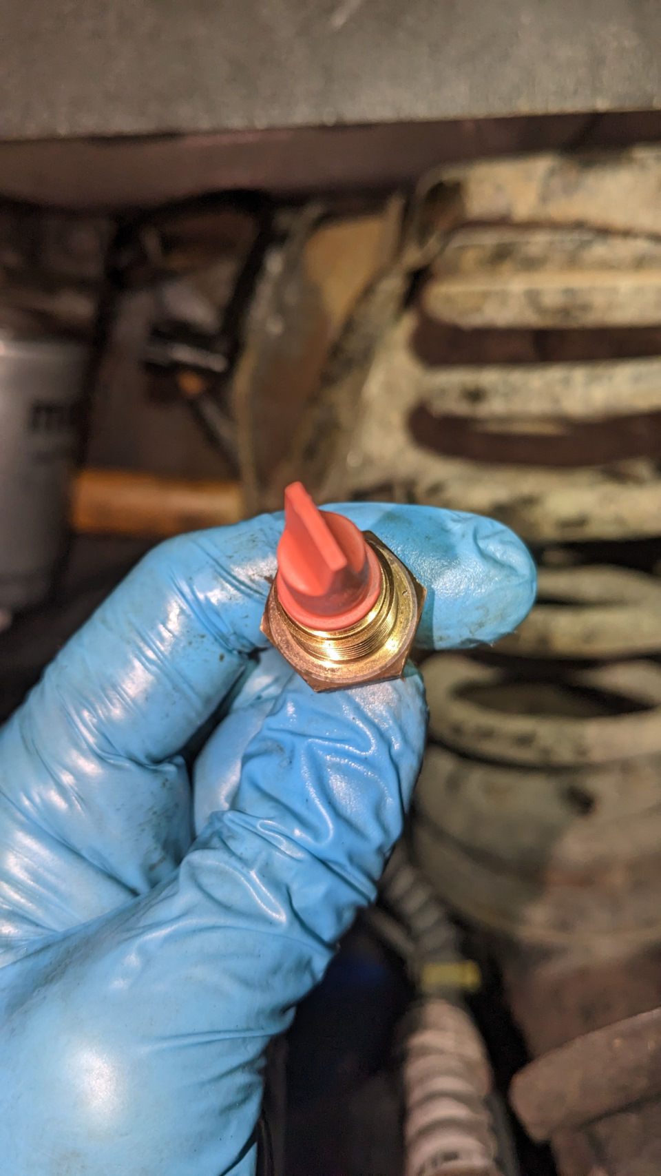 Обслуживание топливной системы — Land Rover Discovery II, 2,5 л, 2004 ...