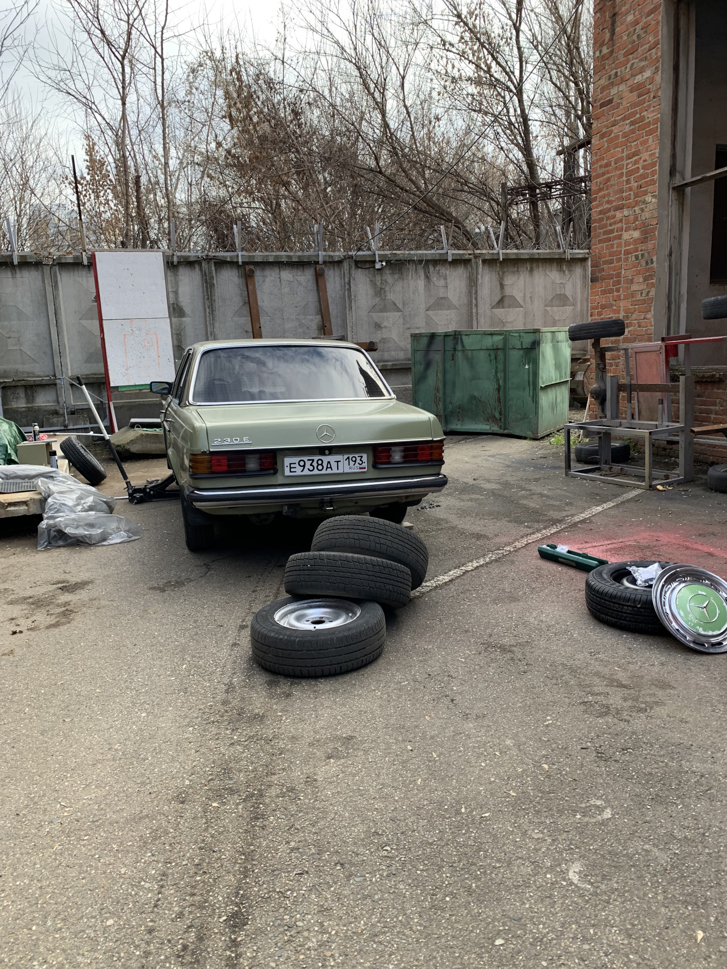 Штампованные колеса. — Mercedes-Benz W123, 2,3 л, 1983 года | колёсные ...