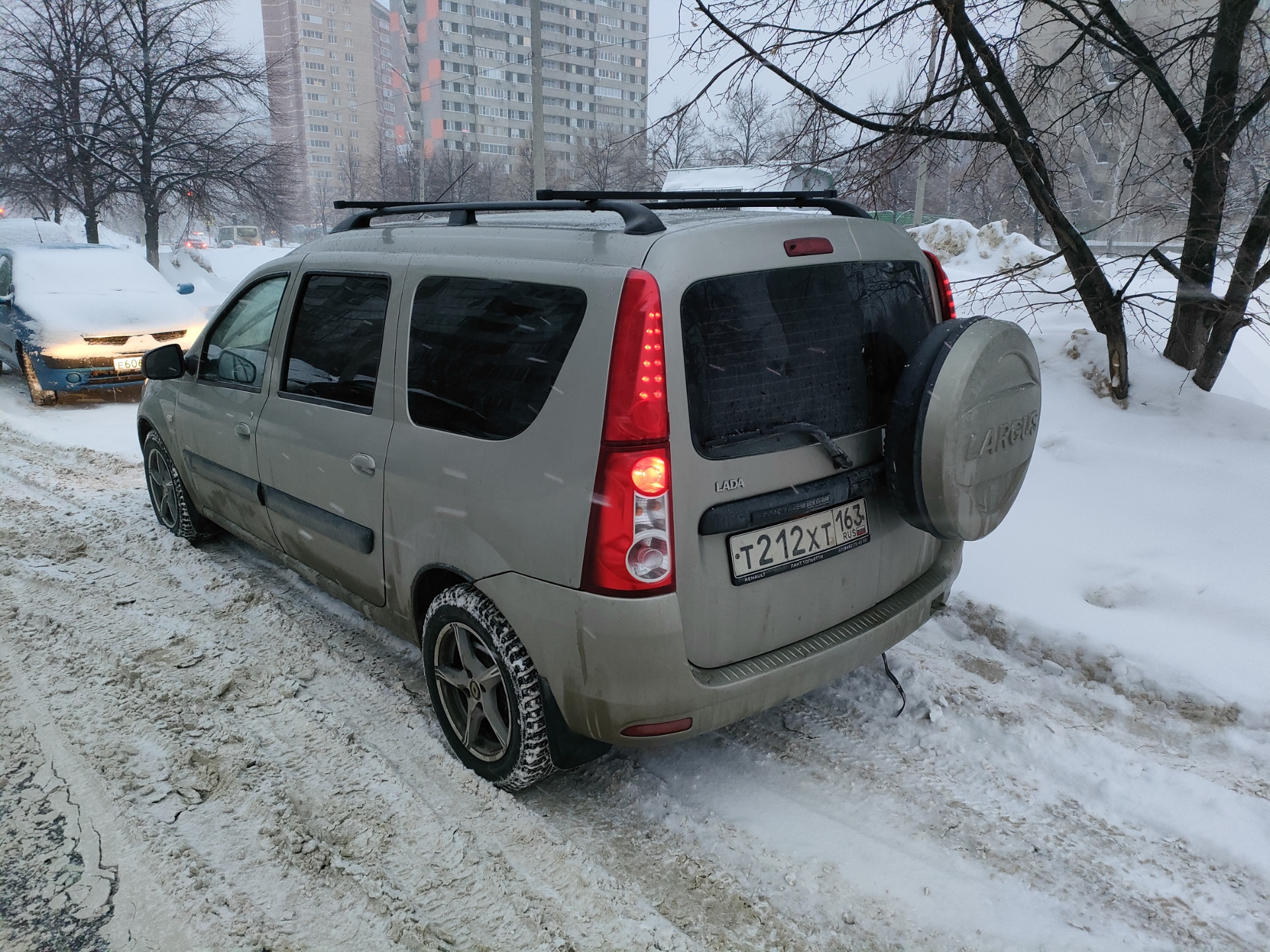 Дополнительные фары сзади — Lada Ларгус, 1,6 л, 2014 года | тюнинг | DRIVE2