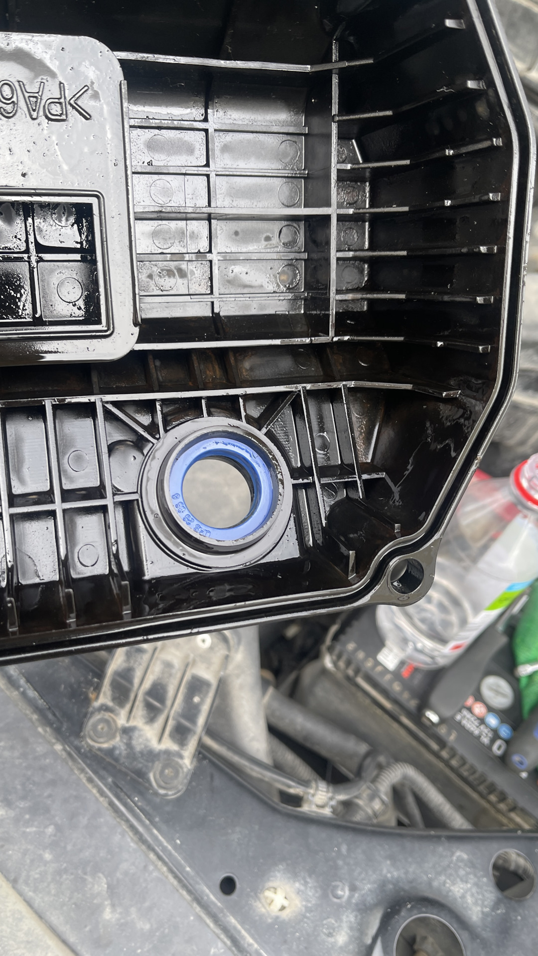 Замена уплотнений свечных колодцев 6b31 — Mitsubishi Outlander XL, 3 л ...