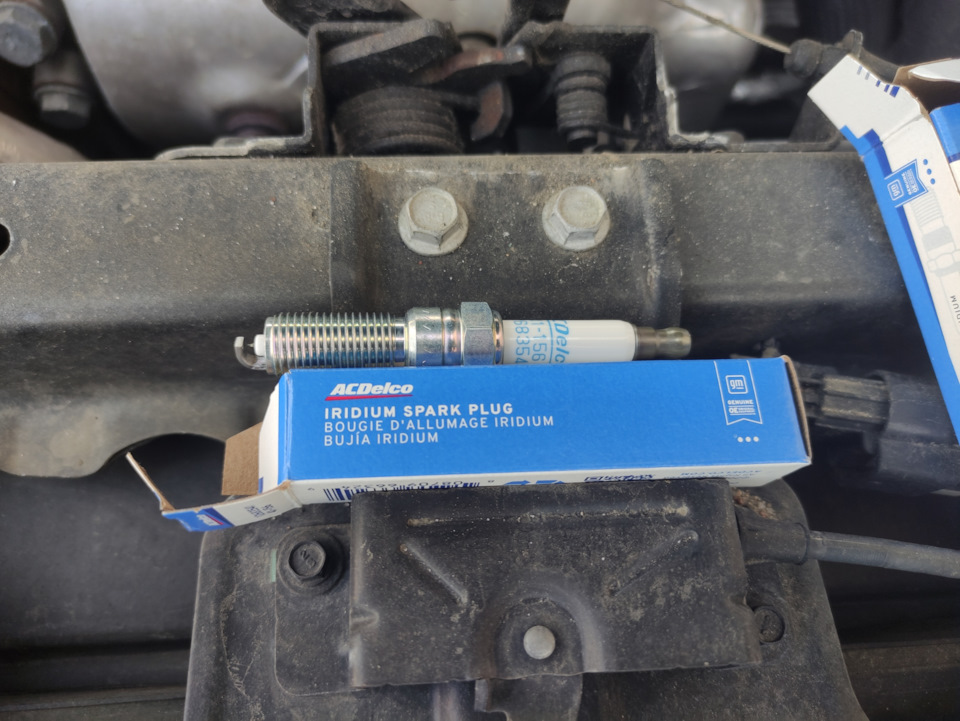 Замена свечей зажигания — Chevrolet Malibu (9G), 1,5 л, 2016 года ...