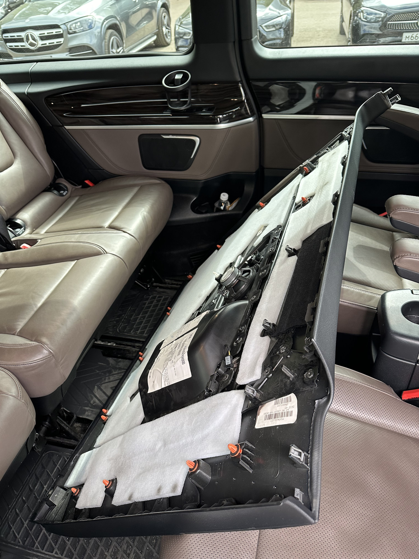 Проблема с дверью 😩 — Mercedes-Benz V-Class (W447), 2,1 л, 2020 года ...