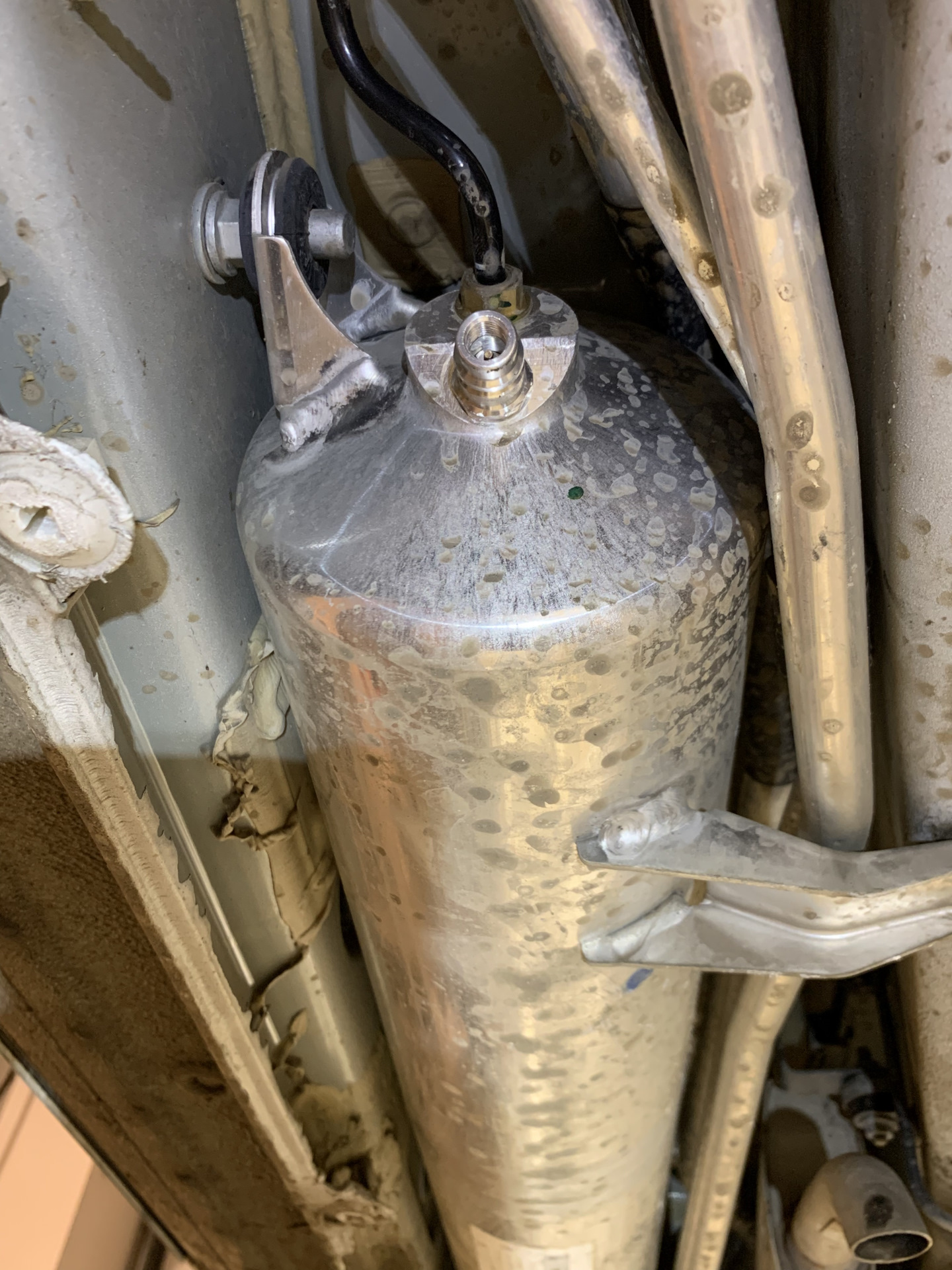 Нужен партномер штуцера для ресивера 7P0 616 201 A — DRIVE2