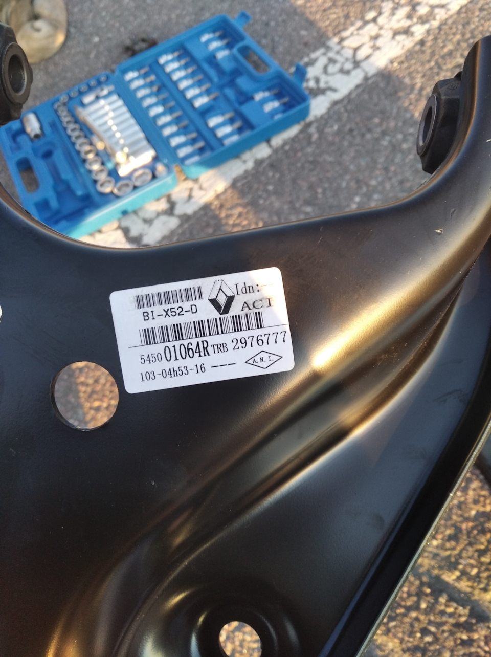 545001064R Рычаг ниж пер п RENAULT | Запчасти на DRIVE2