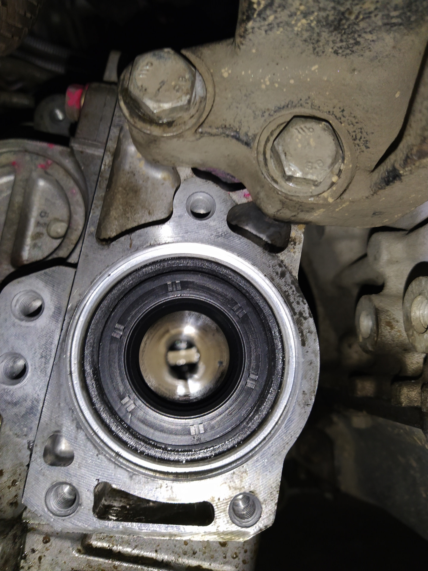 Первая замена масла на L5, вместе с переклейкой поддона:) + сальники ...