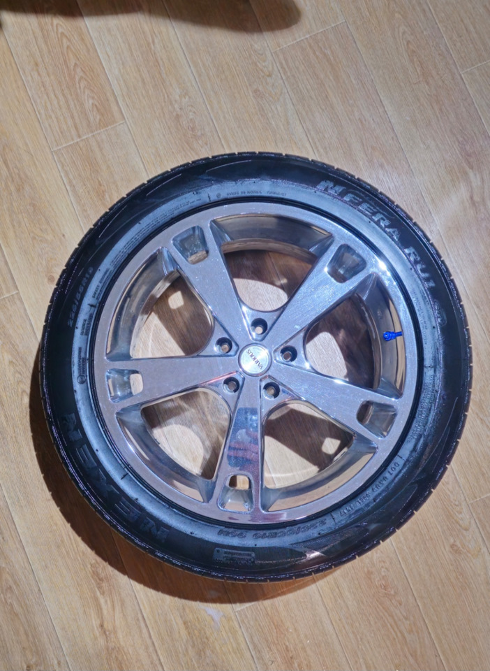 Шины летние Nexen 225/55 R19, литые диски Япония 7,5Jx19 ET48 5x114,3 ...